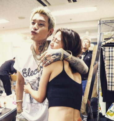 KREVAの元彼女は木下優樹菜？嫁は社長秘書で娘がNiziU？学校は？ - M-media