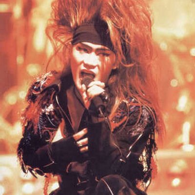 ToshIの父親は公務員で母親は？兄弟との確執や実家についても( X JAPAN） - M-media