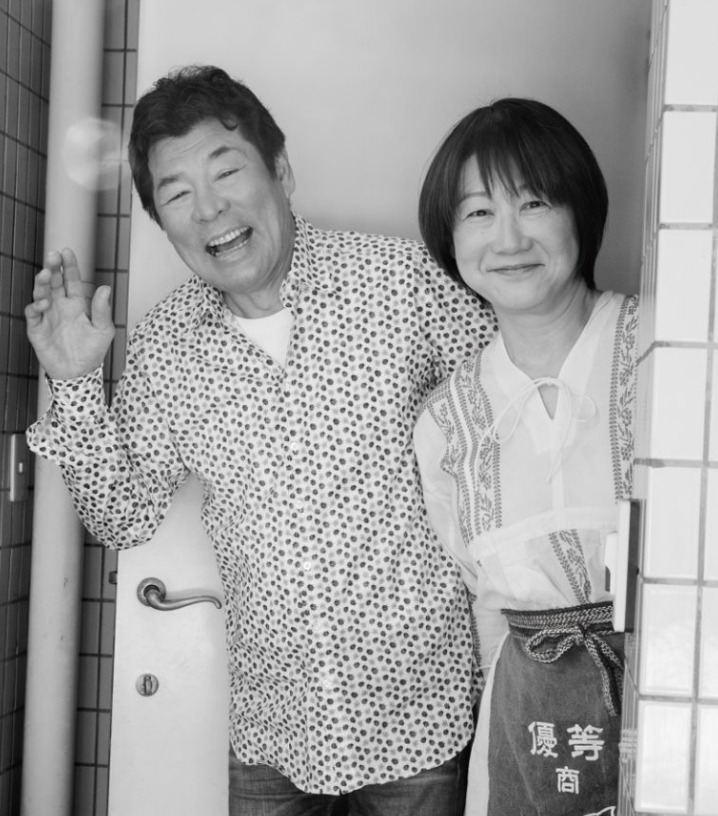 赤井英和の嫁佳子の若い頃が美人！前嫁との離婚理由や馴れ初め、年齢や職業についても！ - M-media