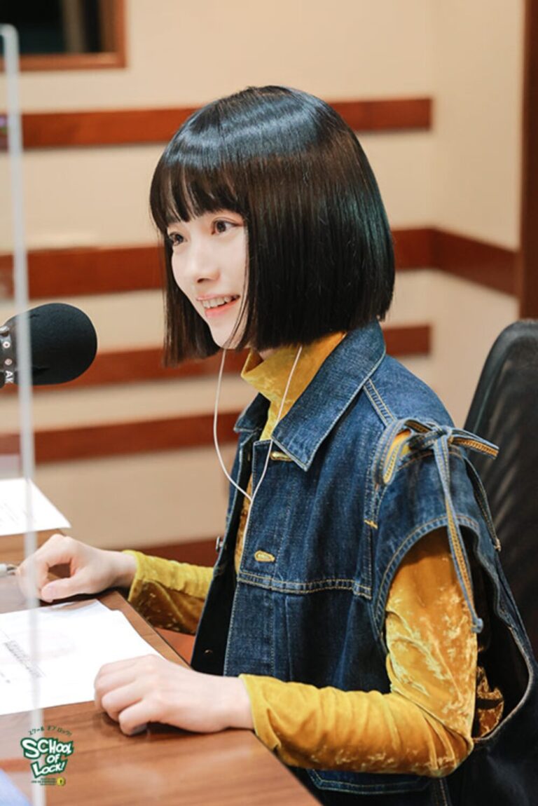 TOMOOの歴代彼氏一覧！好きなタイプや中学高校、大学についても！ - M-media