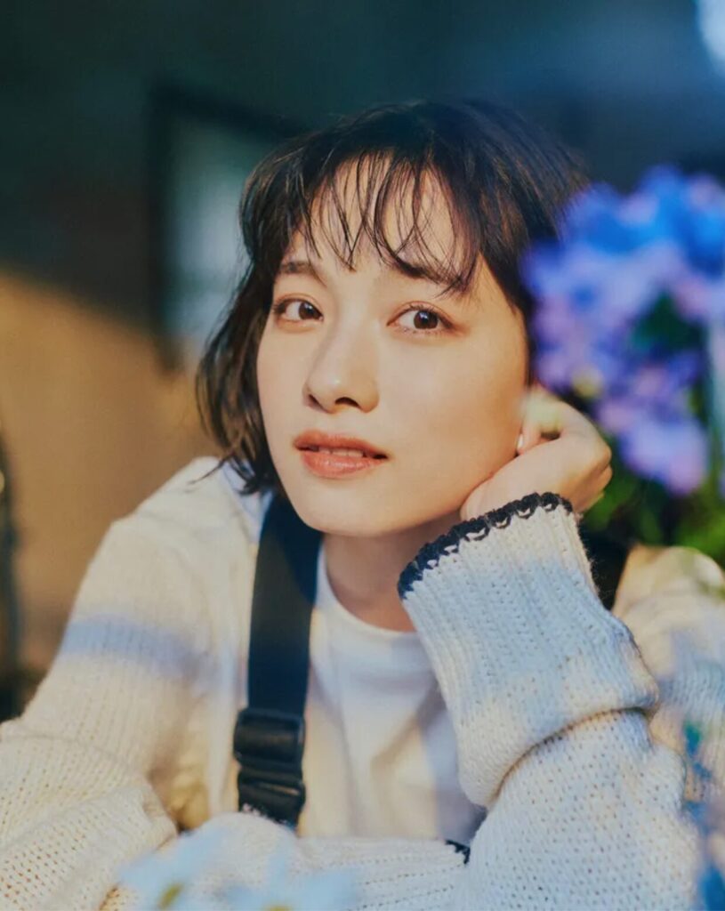 TOMOOの歴代彼氏一覧！好きなタイプや中学高校、大学についても！ - M-media