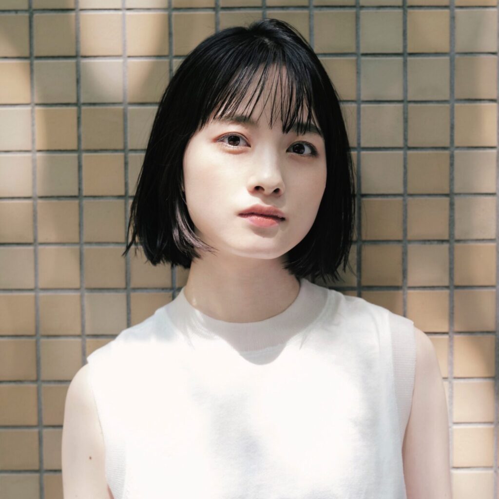 TOMOOの歴代彼氏一覧！好きなタイプや中学高校、大学についても！ - M-media